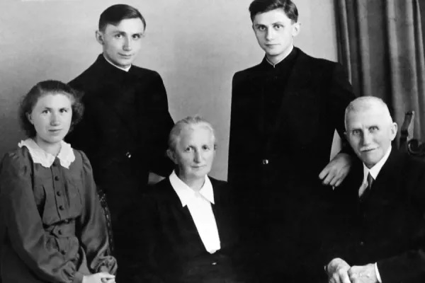 Dòng thời gian về cuộc đời phi thường của Đức Thánh Cha Bênêđictô XVI ...